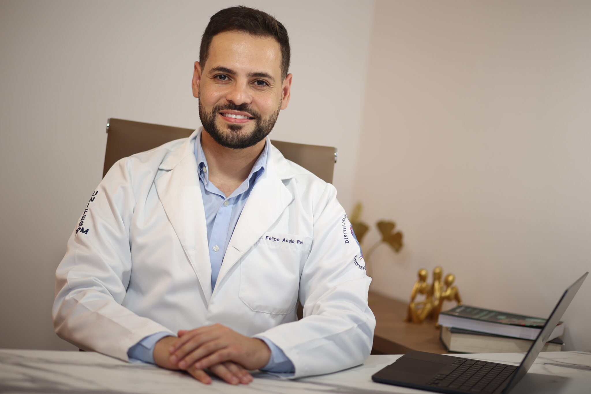 Dr. Felipe Reis - Reumatologista